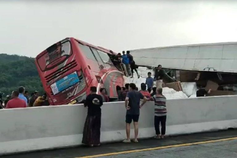 Fakta-fakta Kecelakaan Bus Pelajar Bogor vs Truk di Tol Pandaan Malang - Landasan.id